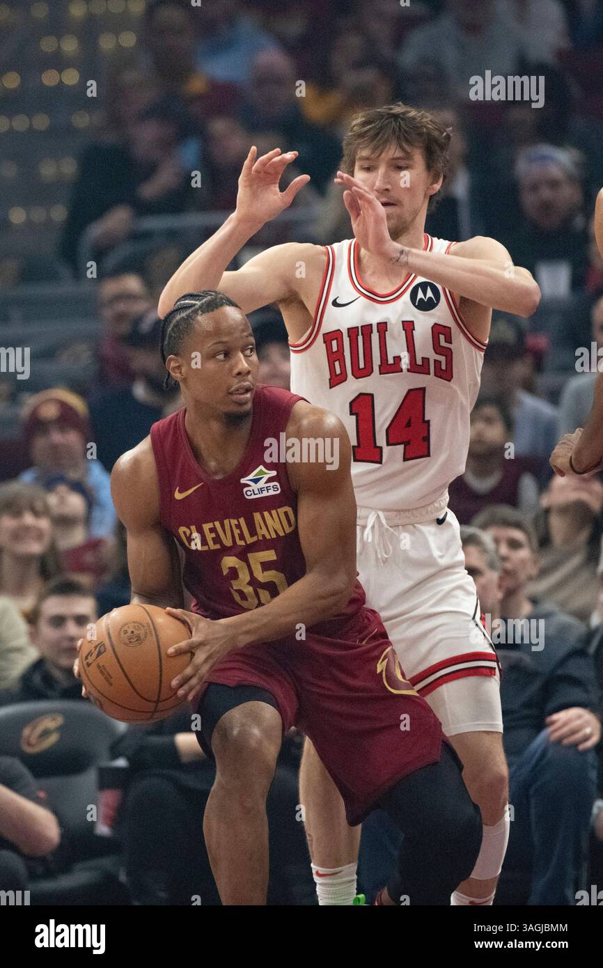 Cleveland Cavaliers' Isaac Okoro (35) looks to pass as Chicago Bulls ...