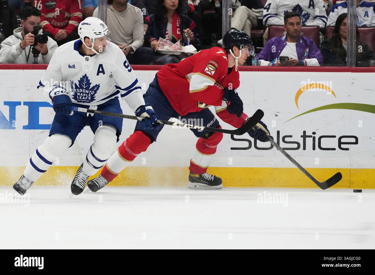 Toronto Maple Leafs center John Tavares (91) and Florida Panthers ...