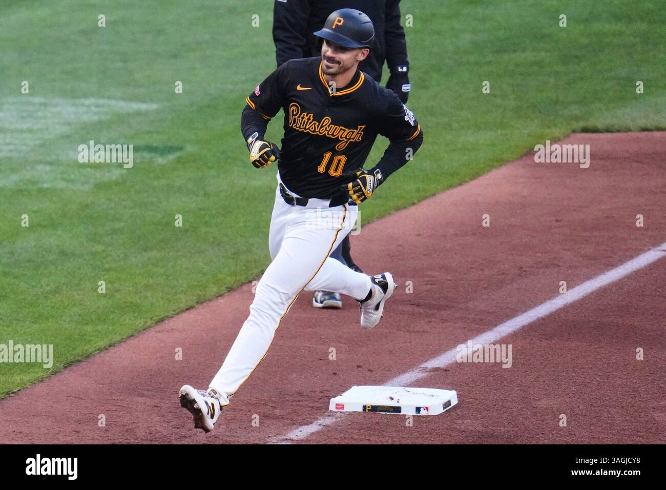 Pittsburgh Pirates' Bryan Reynolds rounds third after hitting a solo ...