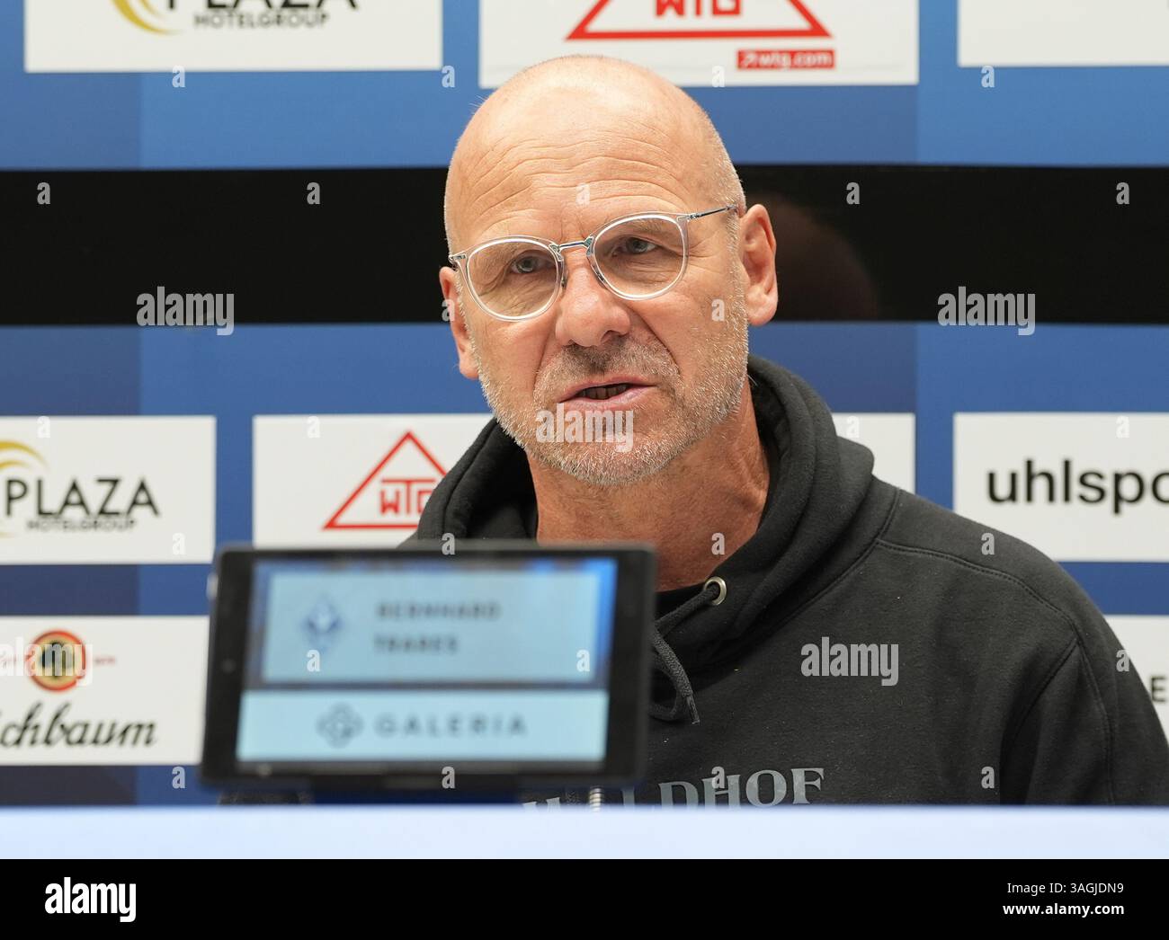 Bernhard Trares (Cheftrainer, SV Waldhof Mannheim) bei der ...