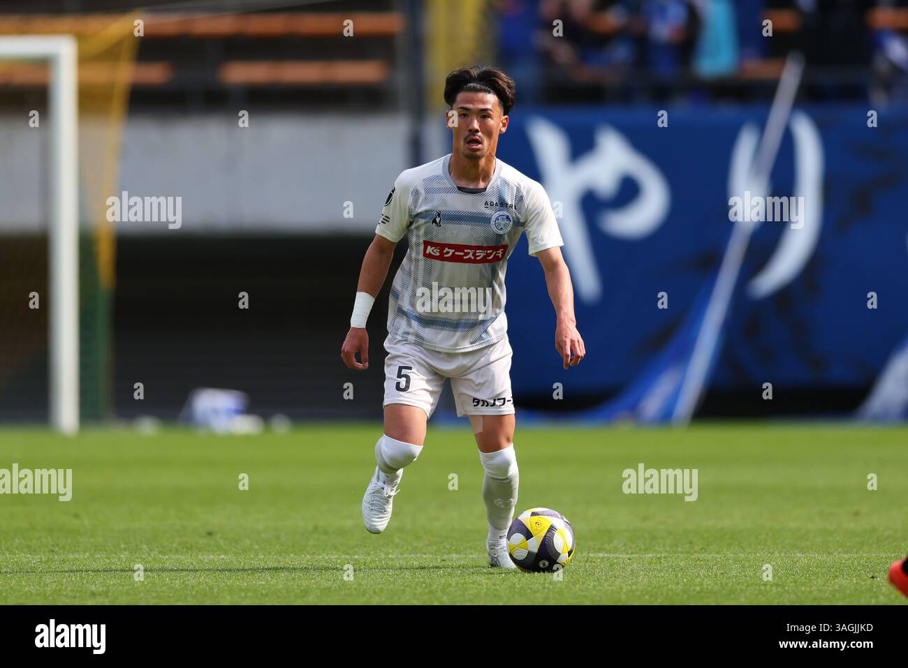 Fukuda Denshi Arena, Chiba, Japan. 5th Apr, 2025. Tetsuya Chinen ...
