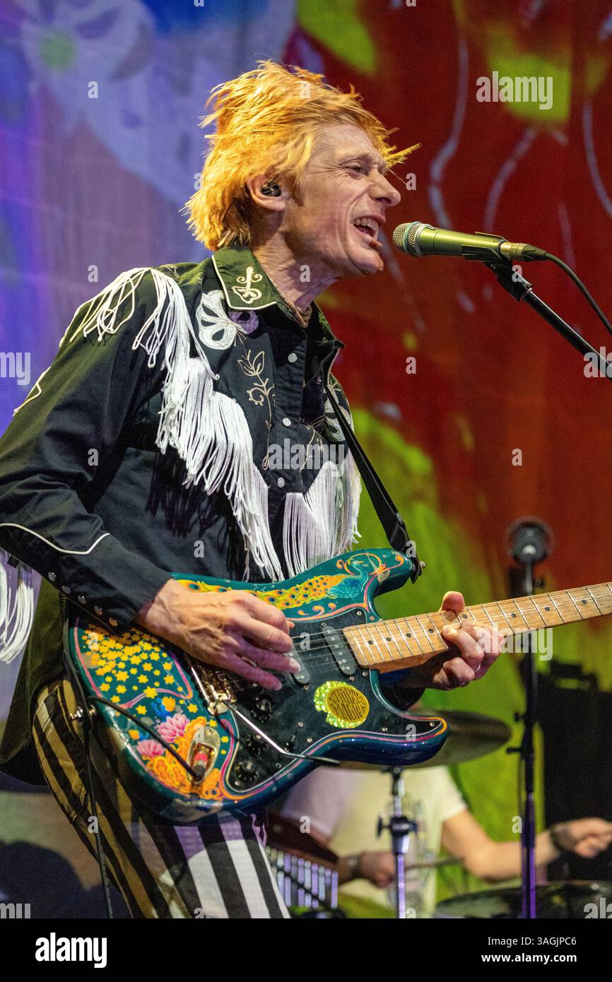 Kula Shaker, Plymouth, UK. 8th Apr, 2025. Kula Shaker warm up the crowd ...