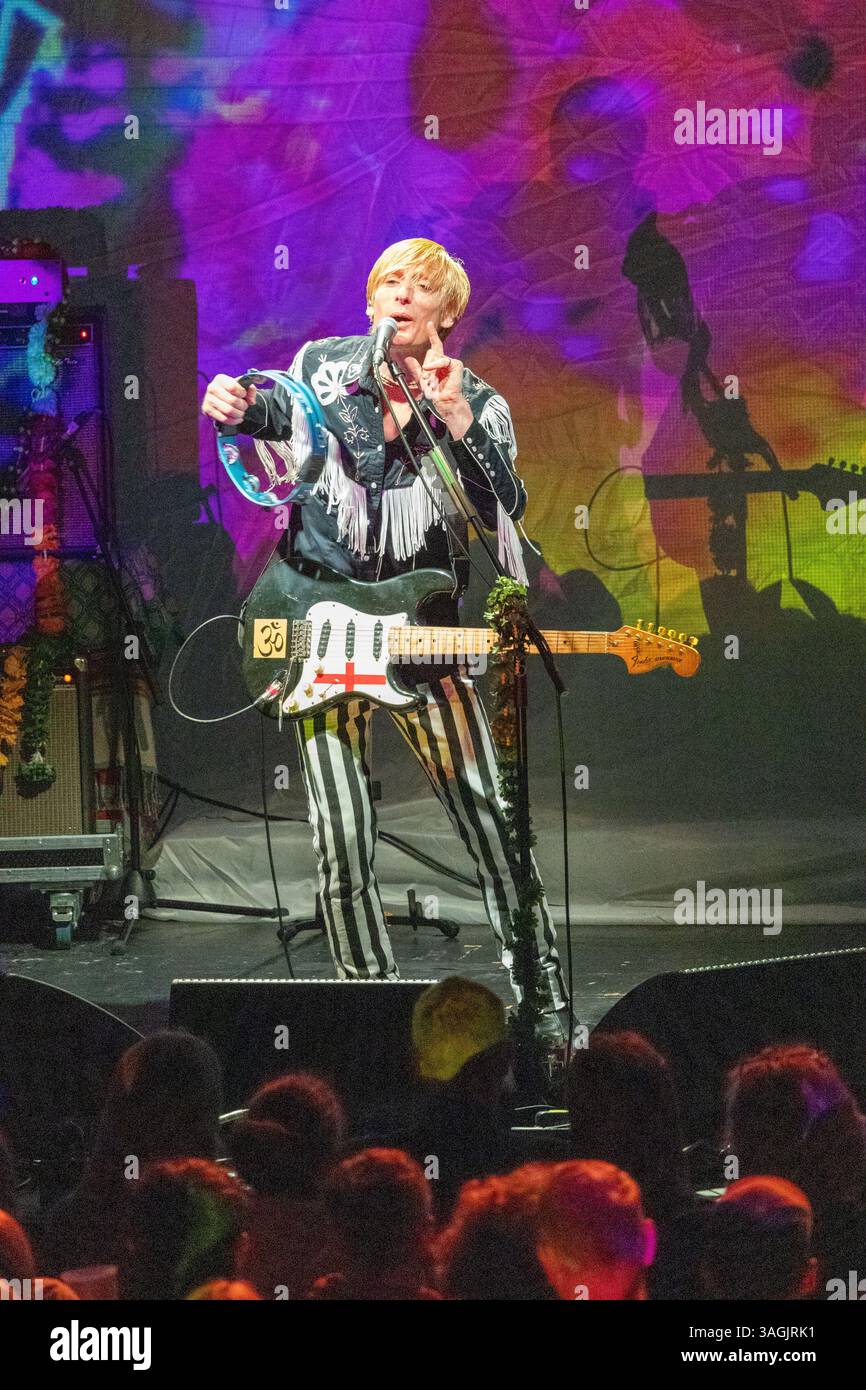 Kula Shaker, Plymouth, UK. 8th Apr, 2025. Kula Shaker warm up the crowd ...