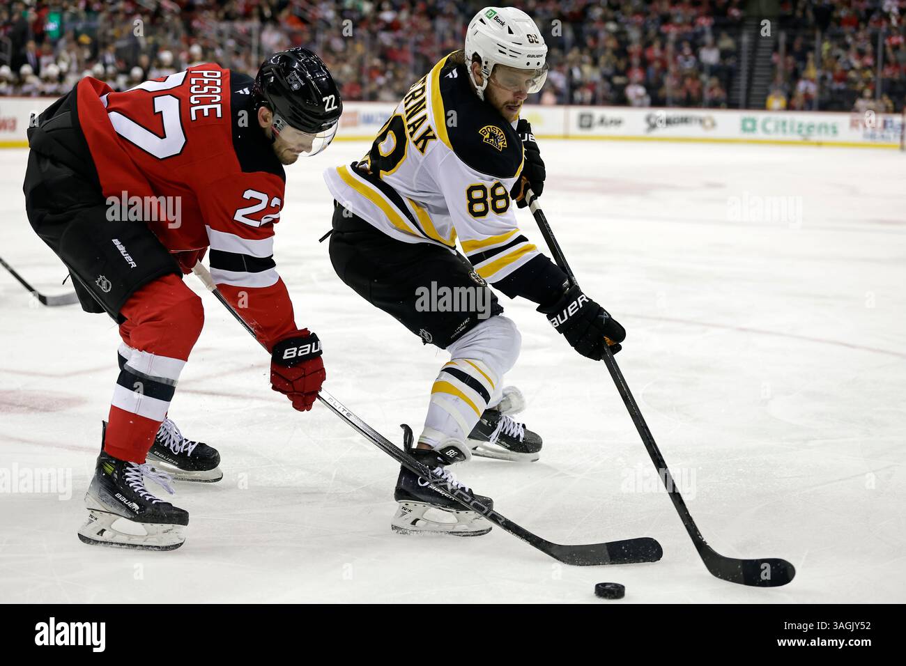 Boston Bruins right wing David Pastrnak (88) and New Jersey Devils ...