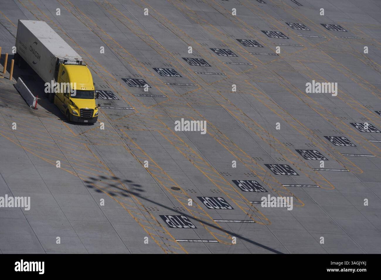 An incoming truck waits its turns to be processed at the Long Beach ...