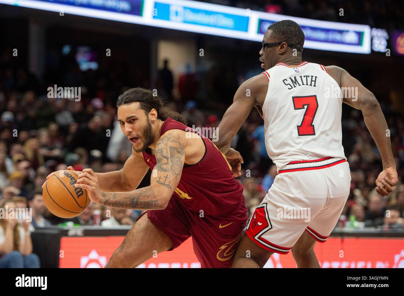 Cleveland Cavaliers' Jaylon Tyson (24) drives past Chicago Bulls' Jalen ...