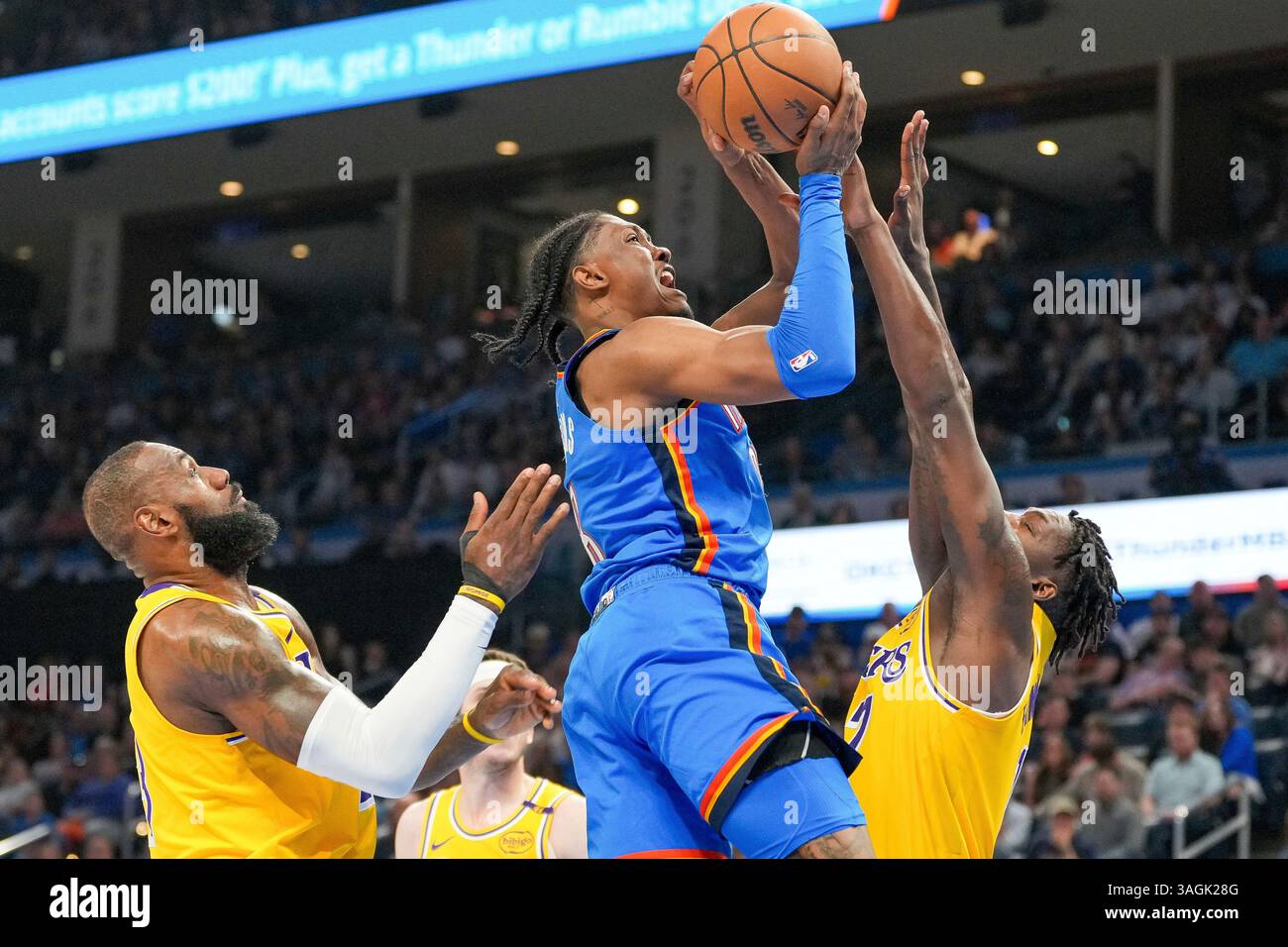 Oklahoma City Thunder forward Jalen Williams, middle, shoots near Los ...
