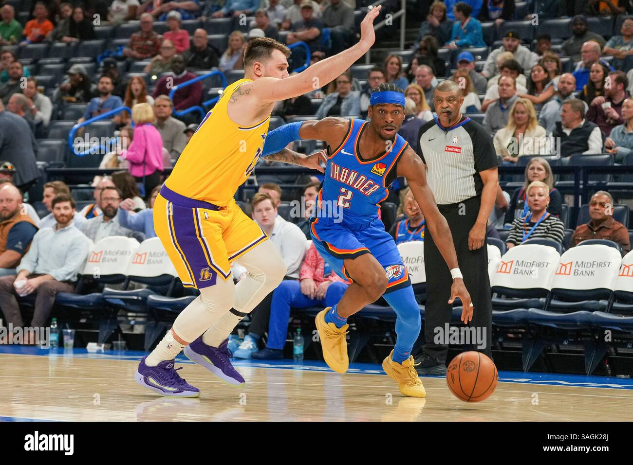 Oklahoma City Thunder guard Shai Gilgeous-Alexander, right, drives past ...