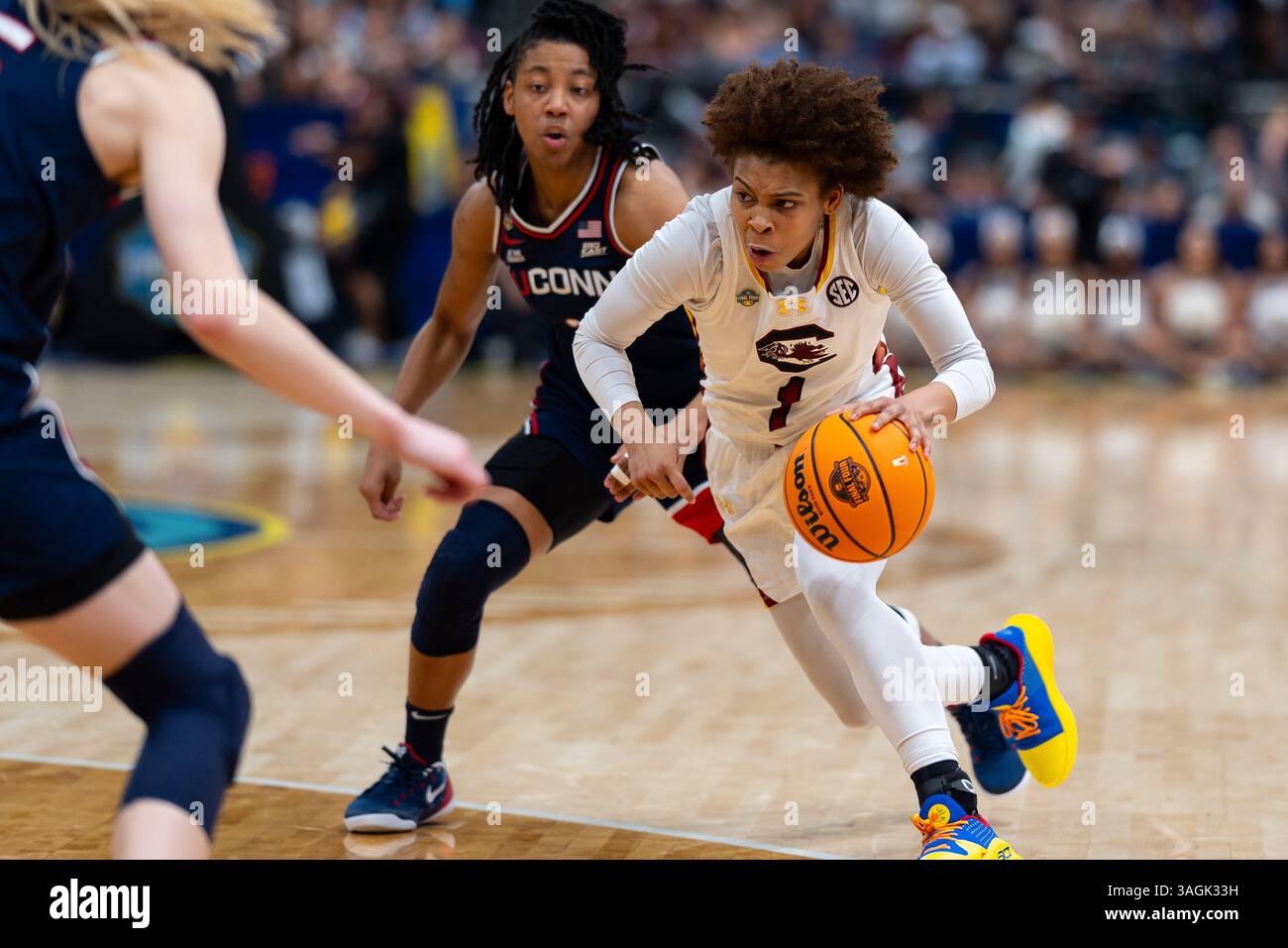 Tampa, USA. 06th Apr, 2025. South Carolina guard Maddy McDaniel (1) drives past UConn guard KK ...