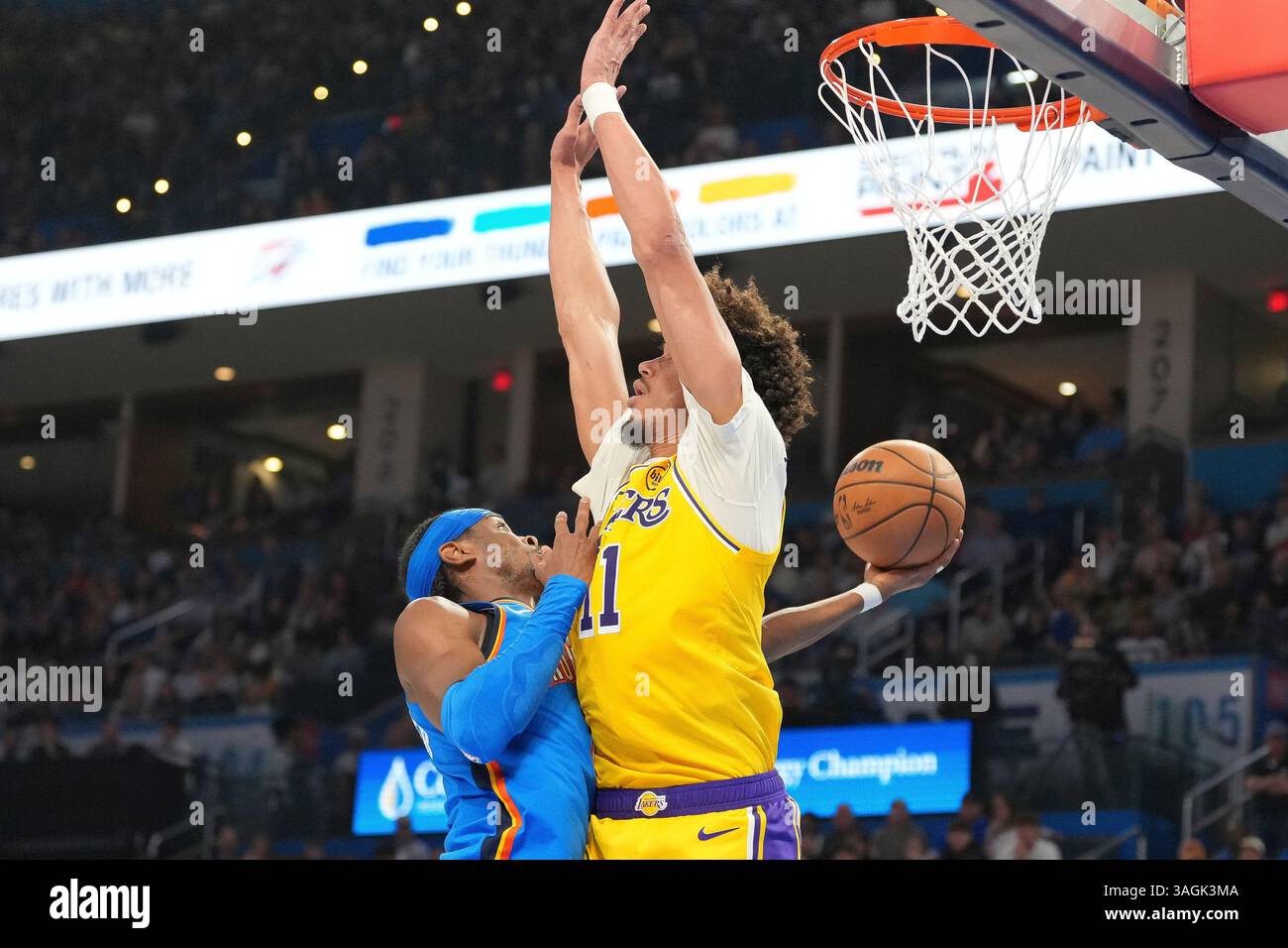 Oklahoma City Thunder guard Shai Gilgeous-Alexander, left, shoots ...