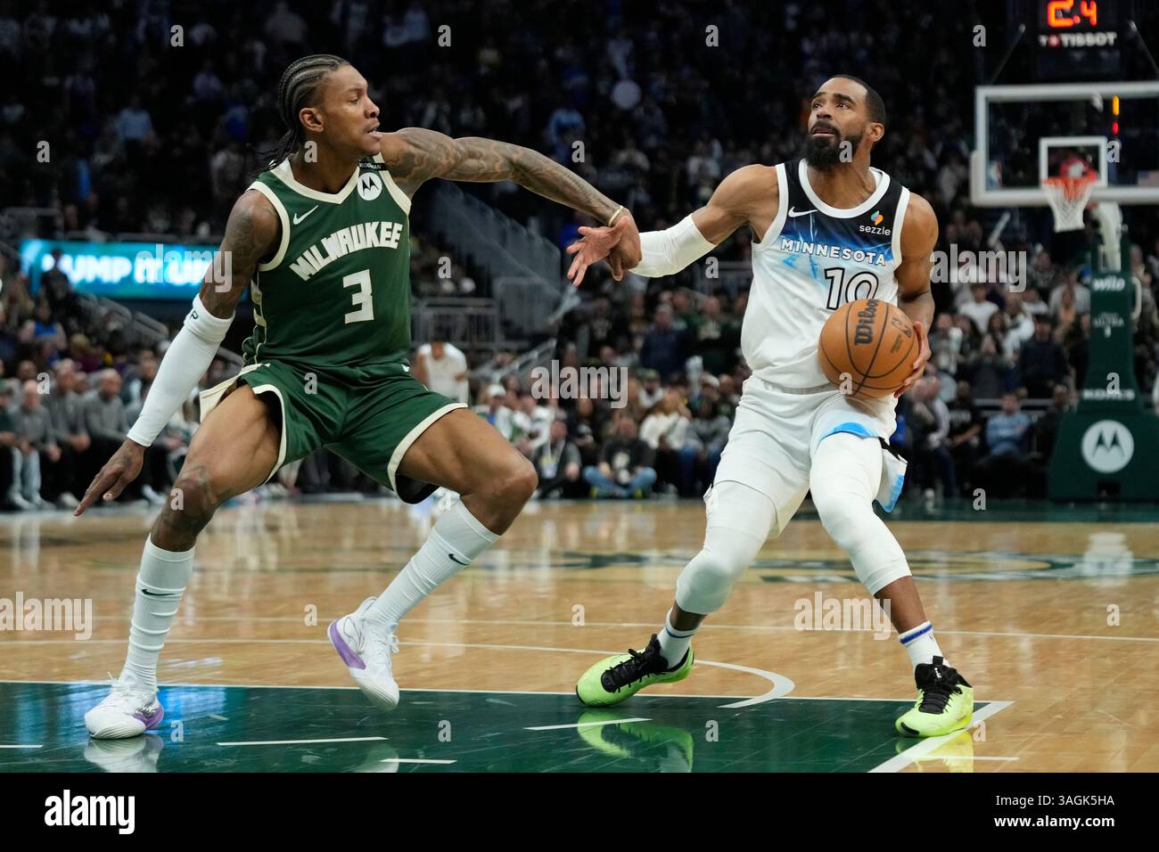 Minnesota Timberwolves' Mike Conley (10) drives to the basket against ...