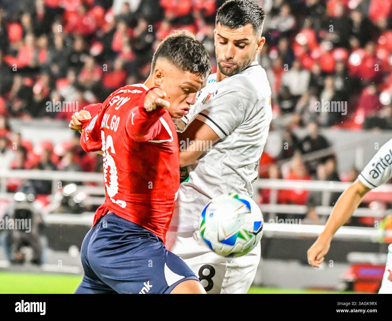 Buenos Aires, Argentina. april 8, 2025. Santiago Hidalgo (Left) and Mauricio Vera (Right) fight ...