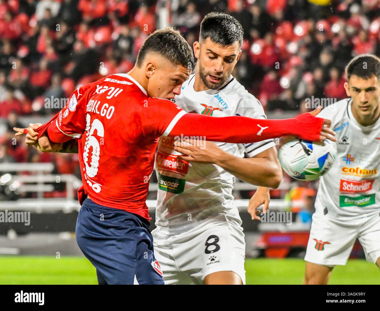 Buenos Aires, Argentina. april 8, 2025. Santiago Hidalgo (Left) and Mauricio Vera (Right) fight ...