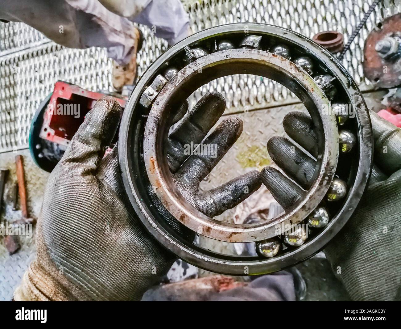 Heavy duty bearing hi-res stock photography and images - Alamy