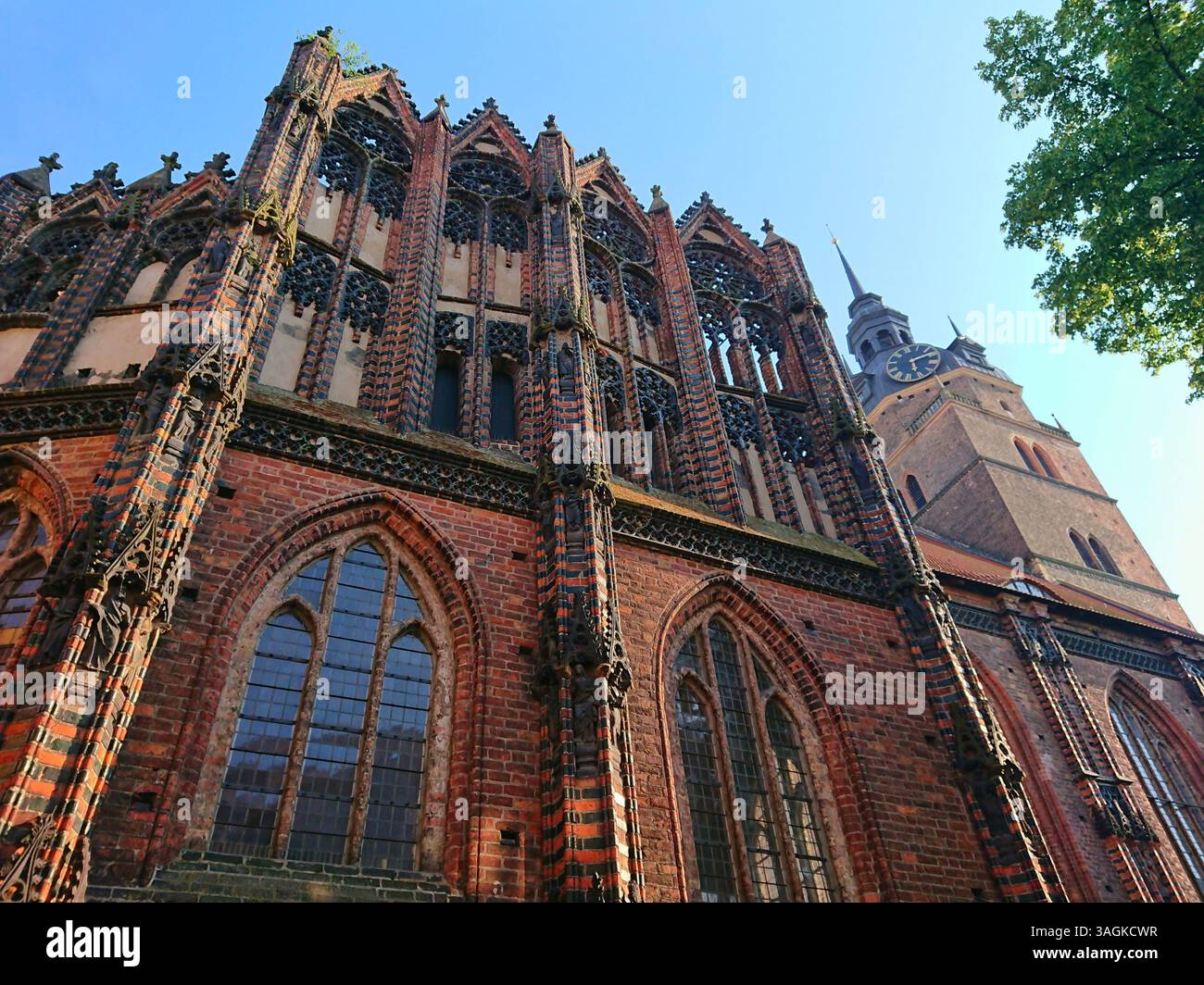 Glass facade spire tower hi-res stock photography and images - Alamy
