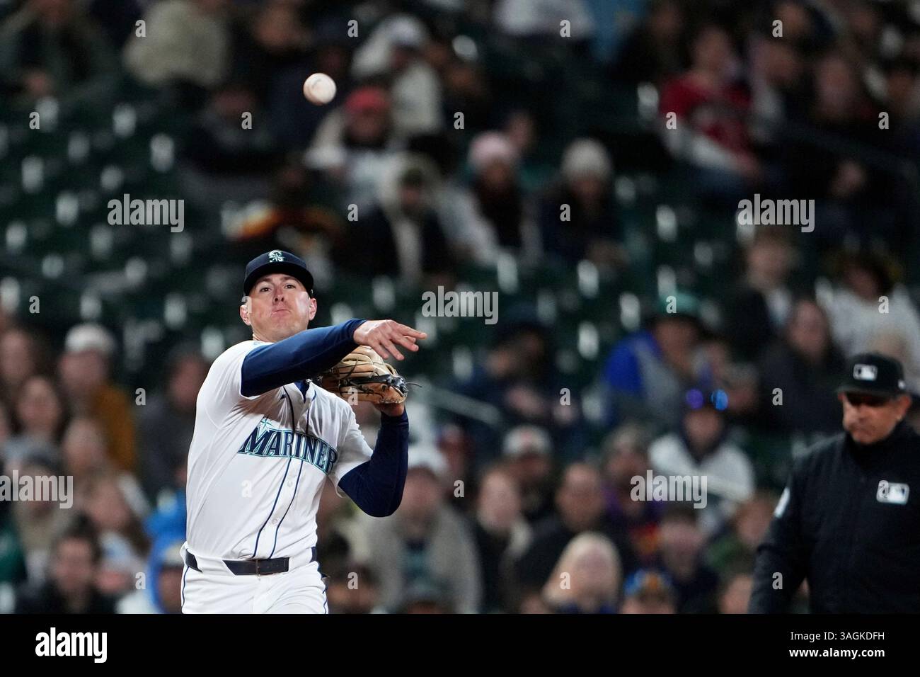 Seattle Mariners third baseman Dylan Moore throws to first base but ...