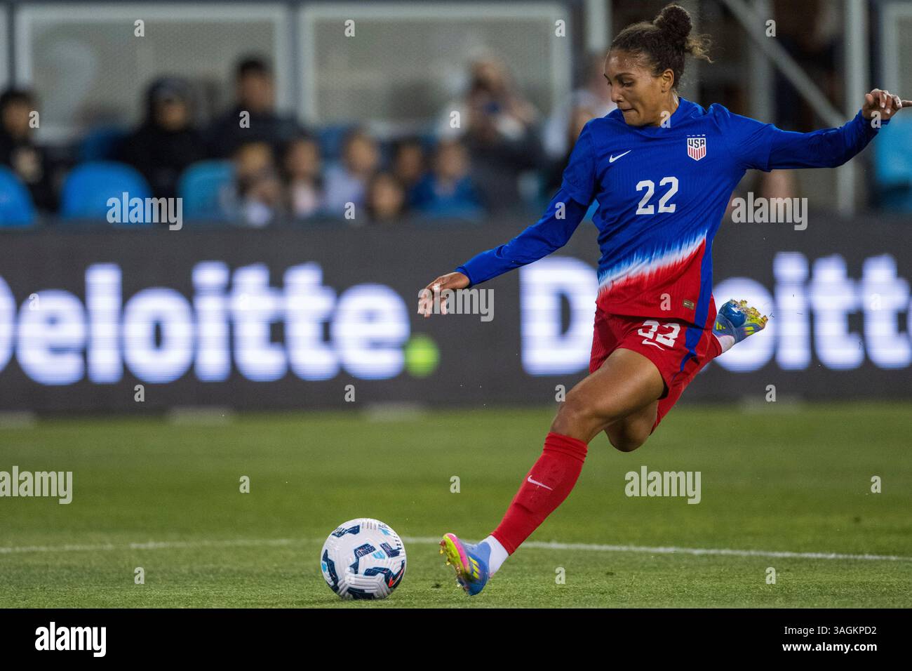 United States forward Yazmeen Ryan (22) shoots at the goal during the ...