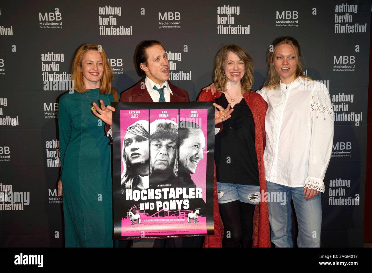 Sophie Meister, Timo Jacobs, Sarah Nevada Grether und Eva Ariane Heise ...