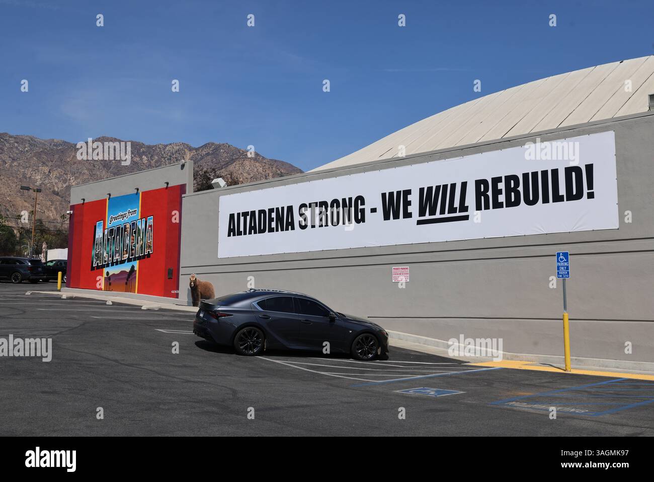 Altadena, Ca, USA. 7th Apr, 2025. Greetings from Altadena, Altadena ...