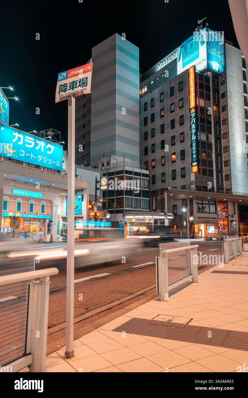 Nighttime city street scene hi-res stock photography and images - Alamy