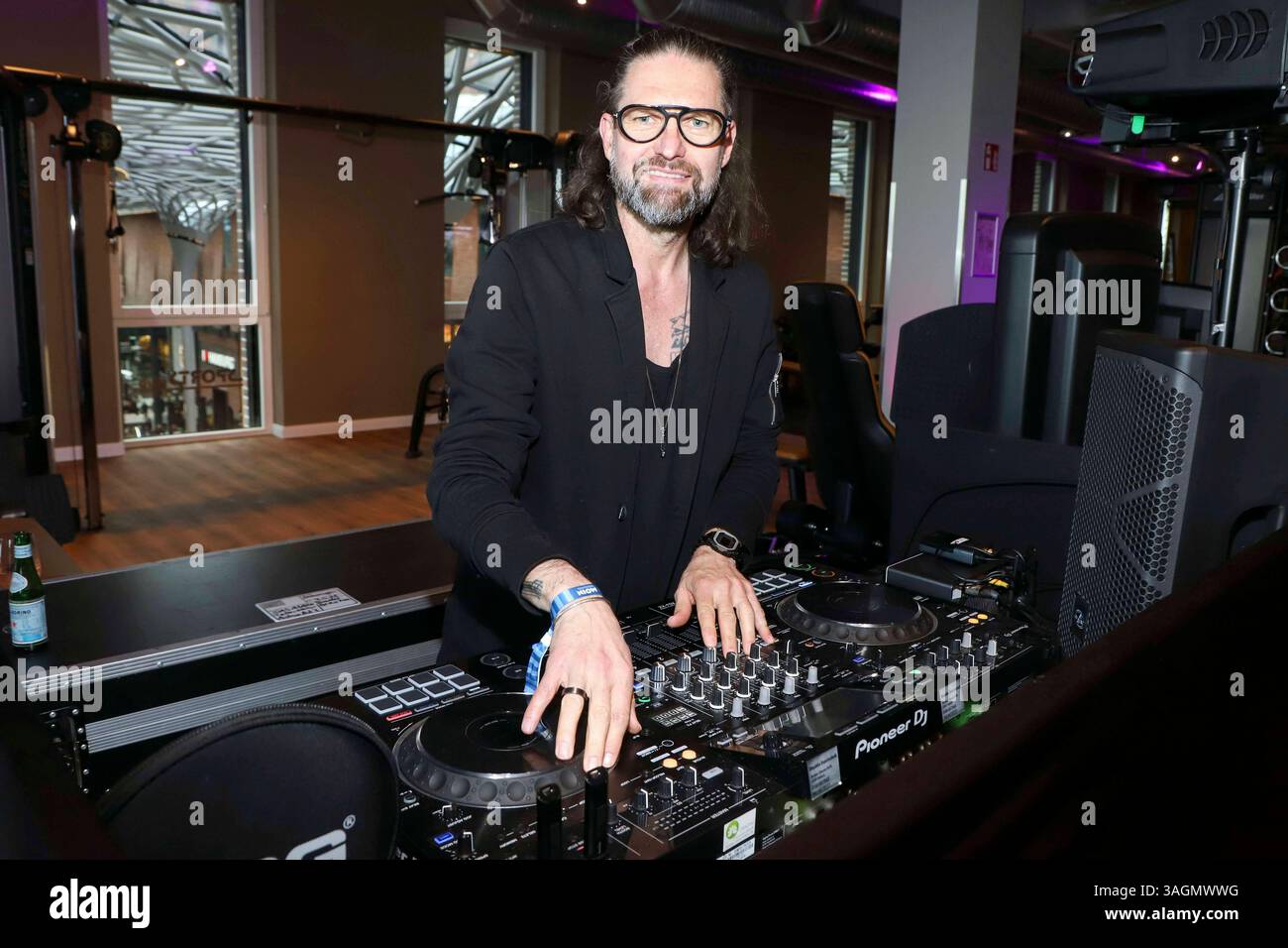 Kai Schwarz DJ zu Gast bei der Eroeffnung des Sports Clubs Hafencity im ...
