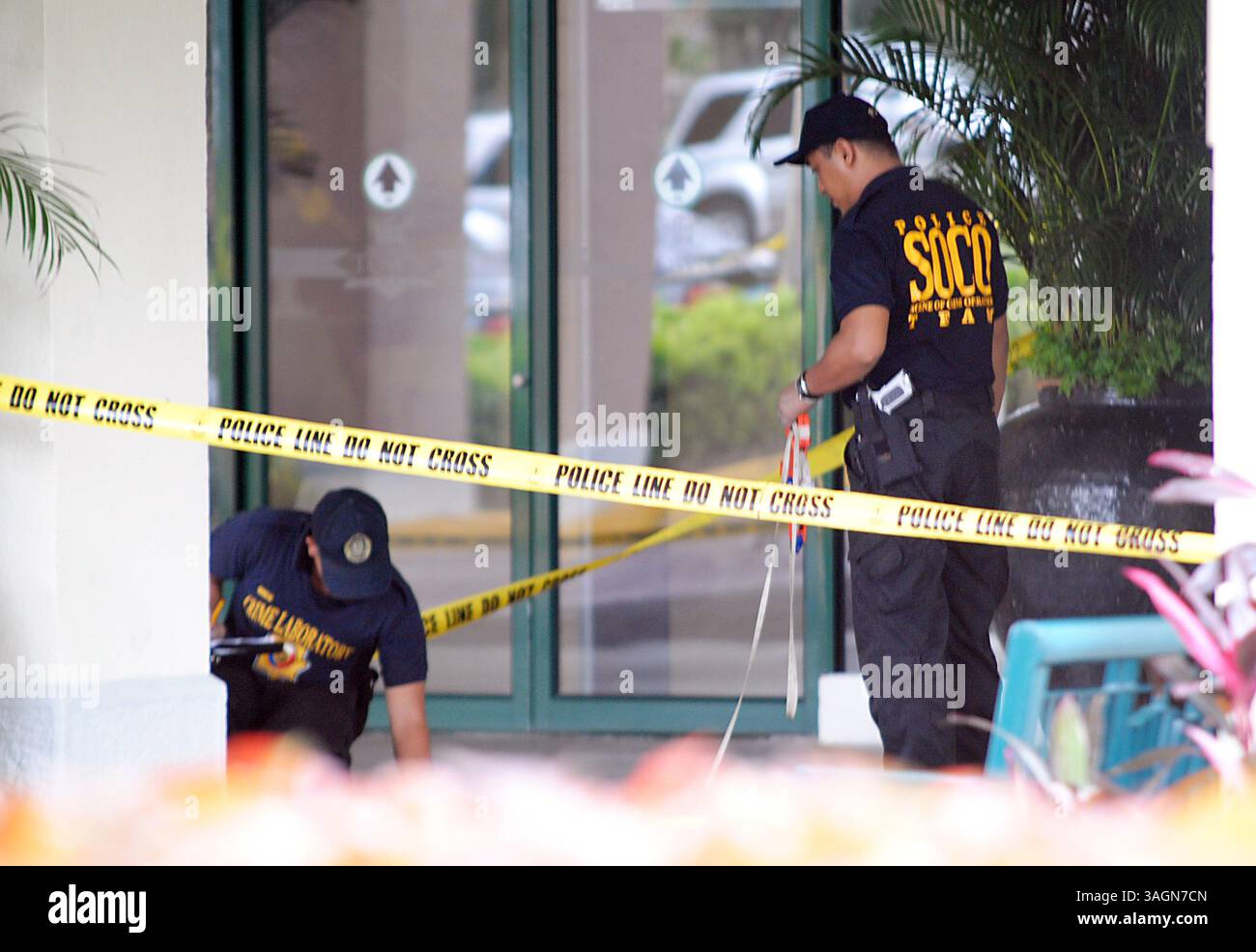 Bank van explosion hi-res stock photography and images - Alamy