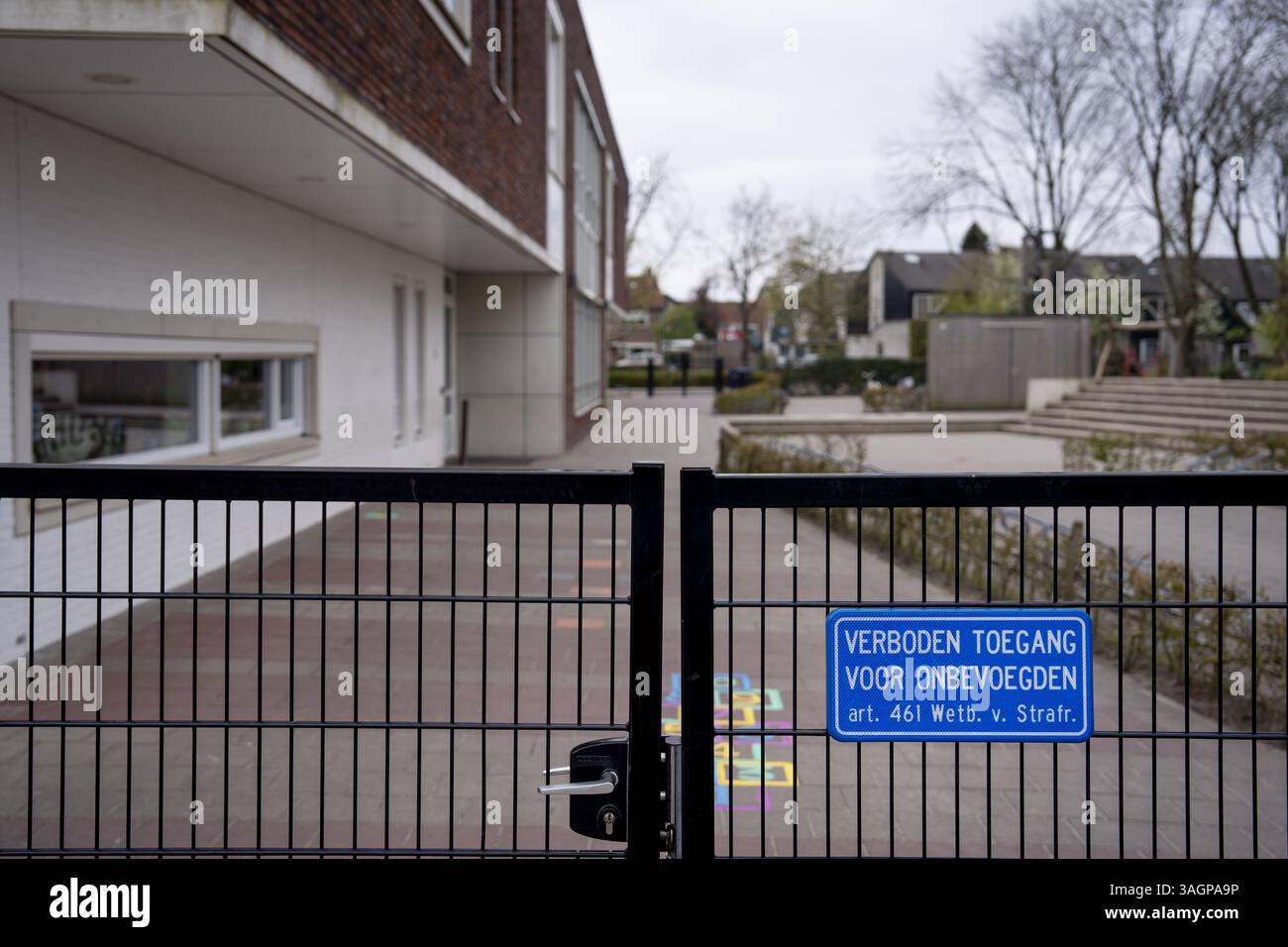 BAARN - The closed Montini school. All elementary school in Baarn are ...