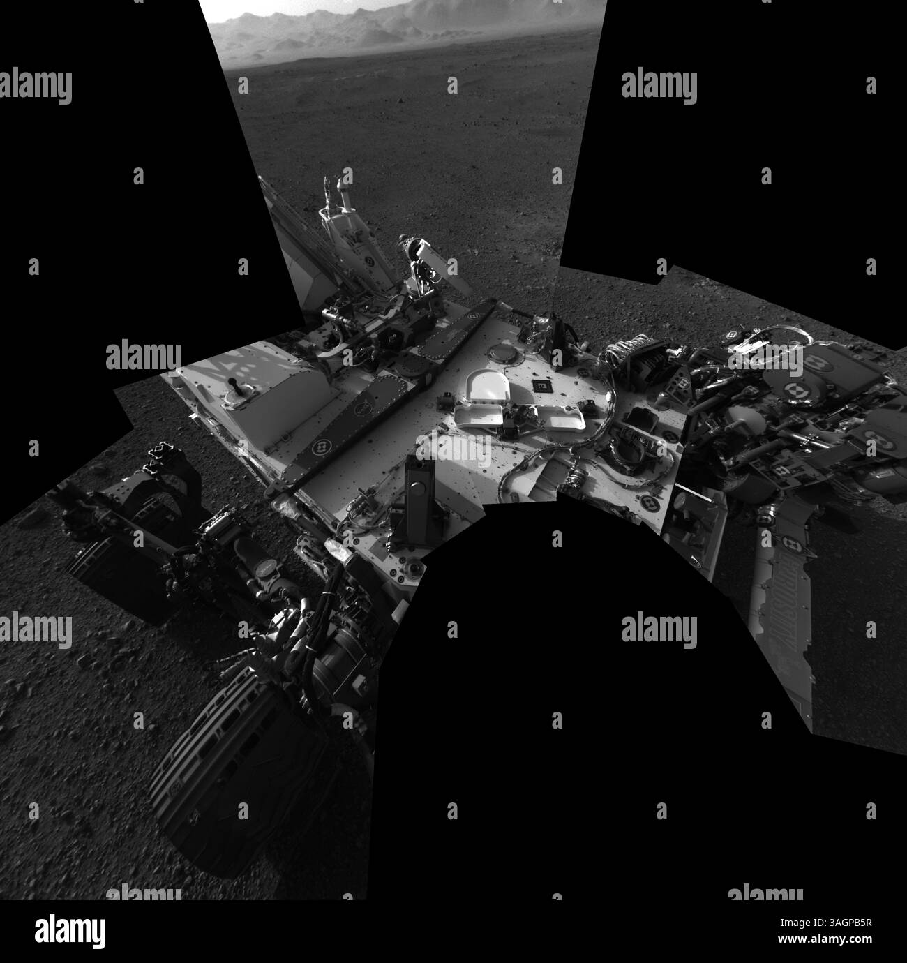 Aug. 9, 2012 - Gale Crater, Mars -This 360-degree, full-resolution ...