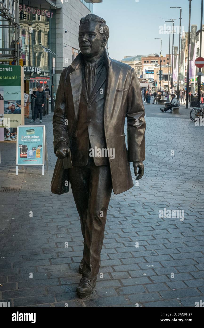 Brian Rpstein statue, Liverpool Stock Photo - Alamy