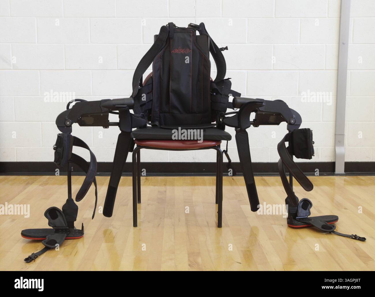 Ekso bionics hi-res stock photography and images - Alamy