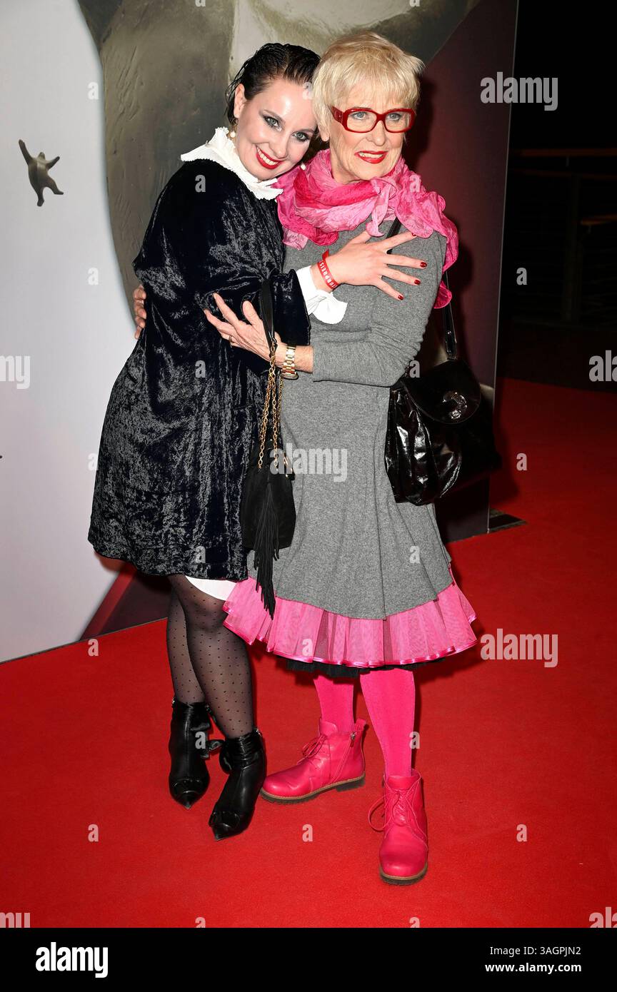 Monika Ehrhardt Lakomy mit Tochter Hanna Lakomy bei der Verleihung des ...