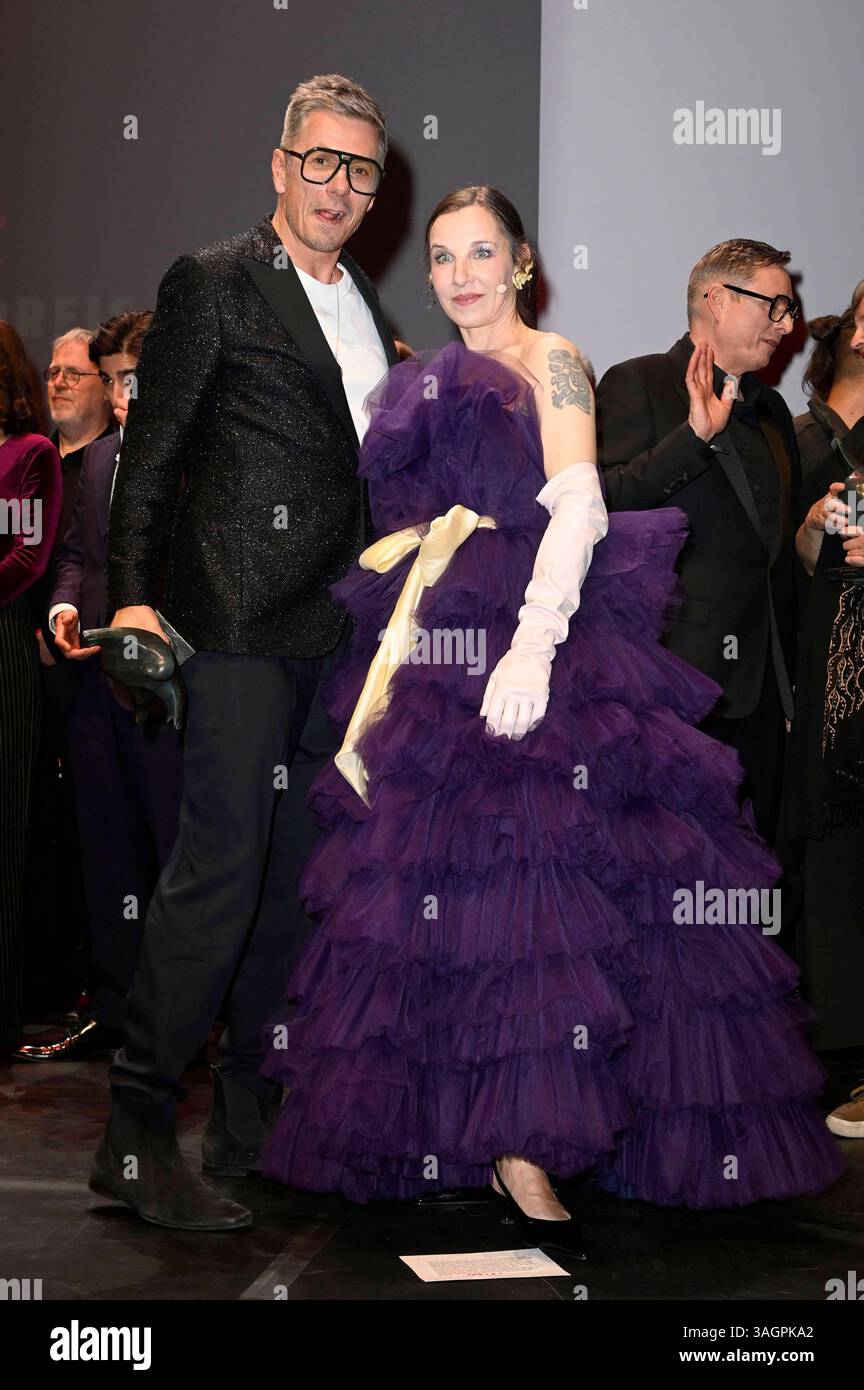 Michael Michi Beck und Meret Becker bei der Verleihung des 31. B.Z ...