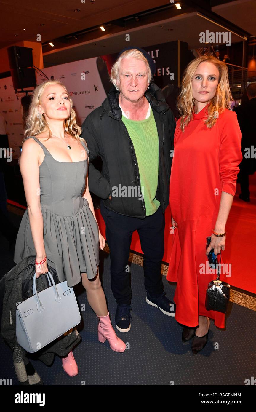 Anne-Marie Waldeck, Detlev Buck und Isabel Thierauch bei der Verleihung ...