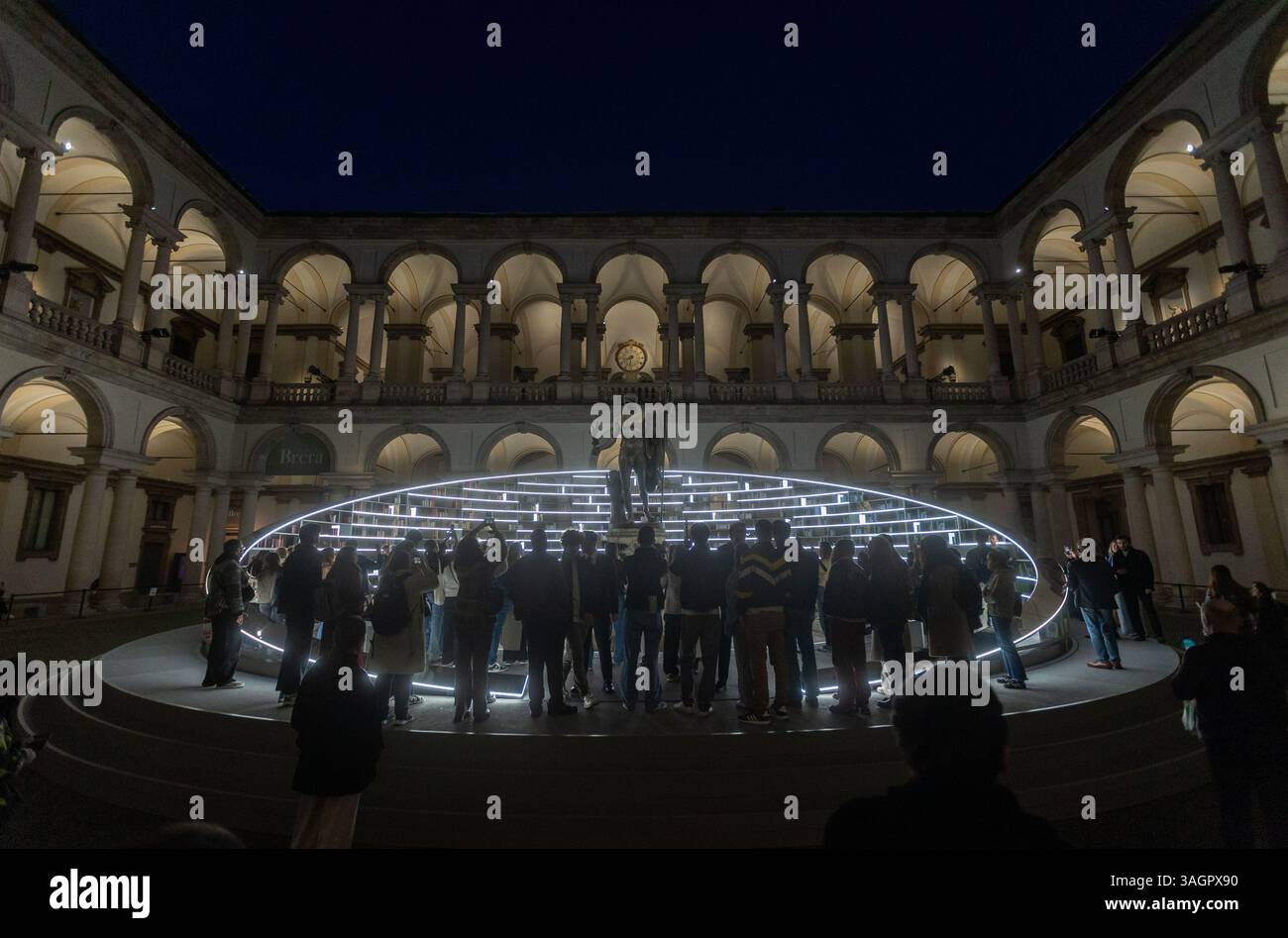 Fuorisalone 2025. Cortile della Pinacoteca di Brera, Es Devlin, Library ...