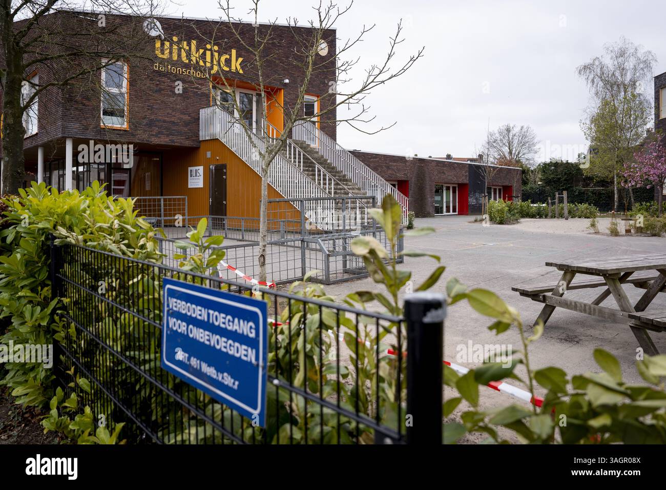BAARN - The closed Uitkijck Dalton School. All elementary school in ...
