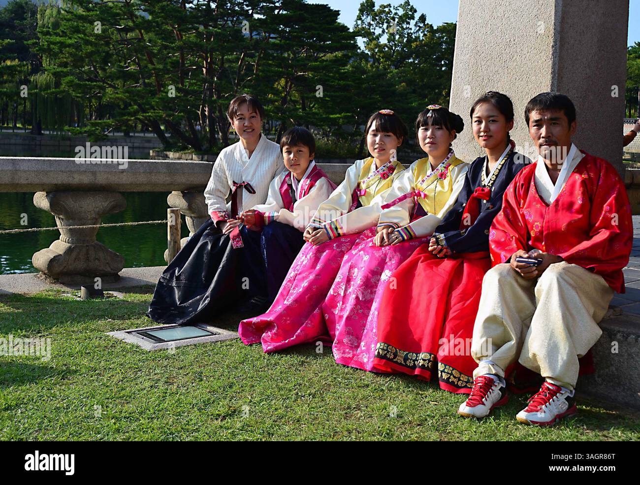Chuseok family hi-res stock photography and images - Alamy