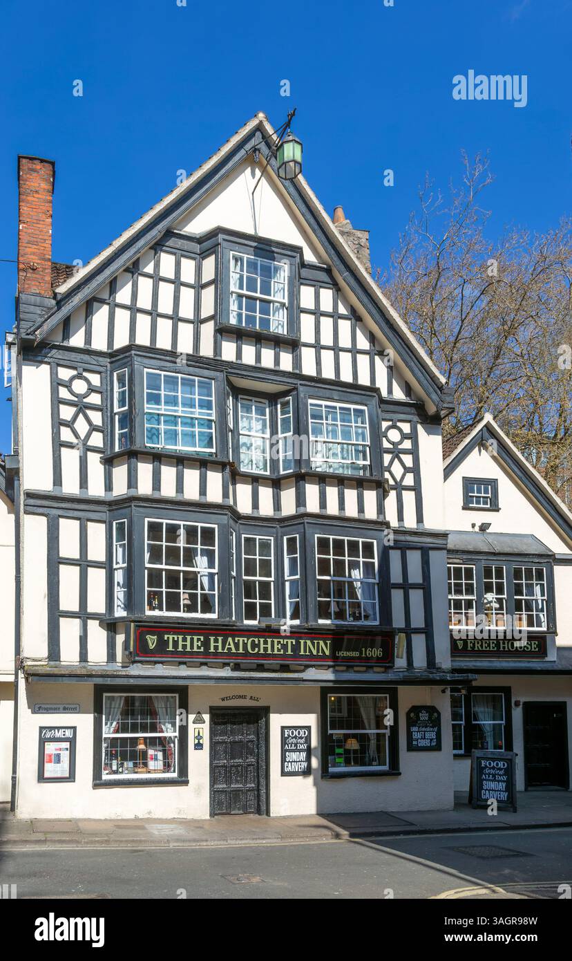 The Hatchet Inn pub, historic half timbered building, Frogmore Street ...