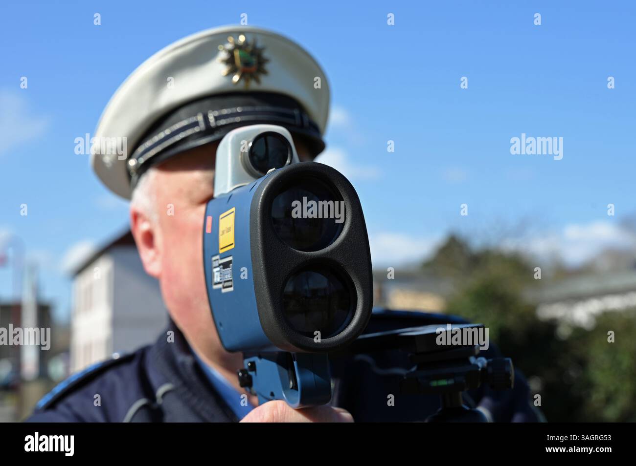Mansfeld, Germany. 09th Apr, 2025. A police officer operates a hand ...