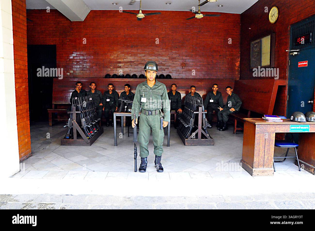 Aug. 05, 2011 - Bangkok, Thailand - A Thai Army sentry stands guard at ...