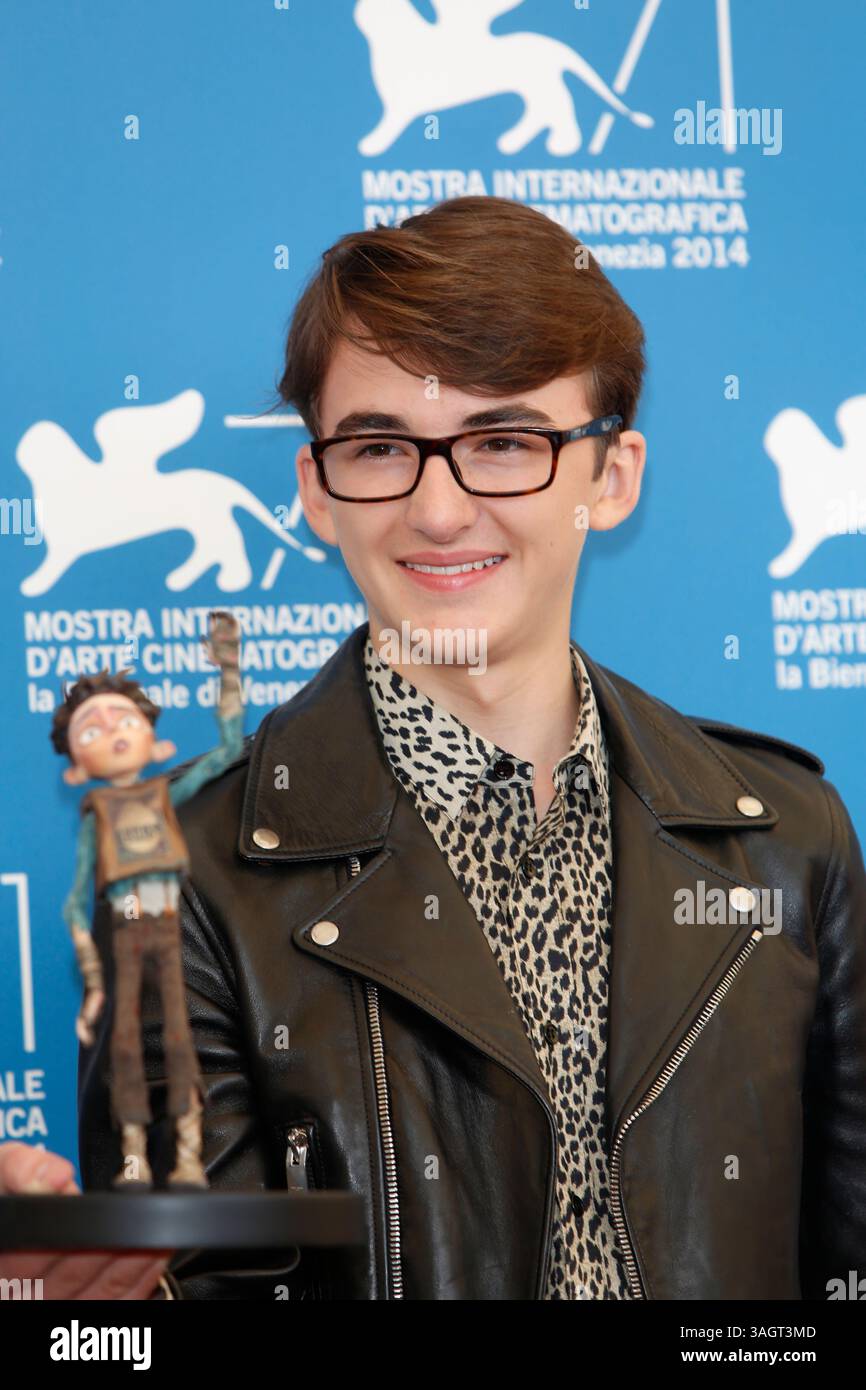 Actor Isaac Hempstead Wright poses with his model character from the ...