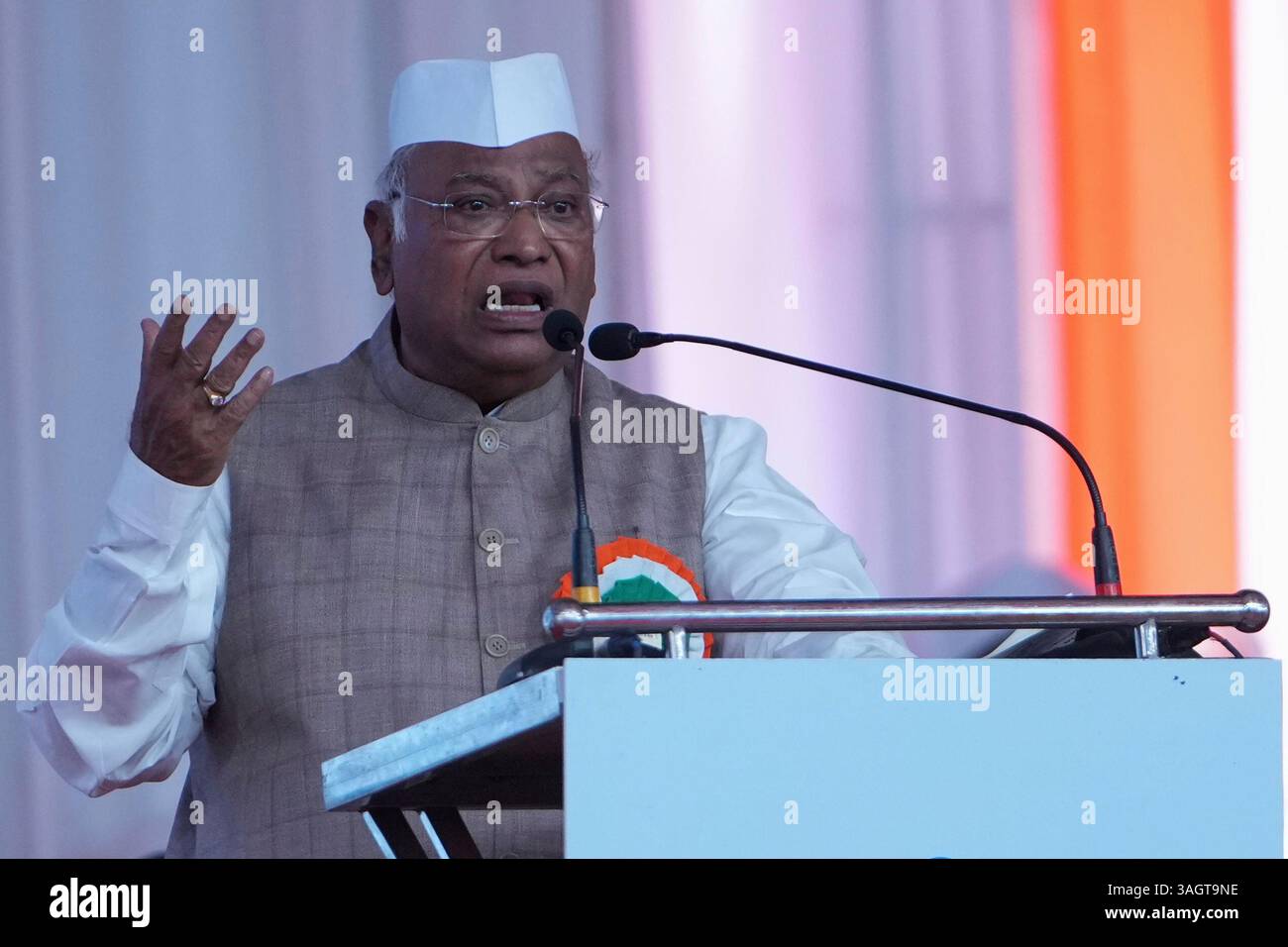 Congress Party President Mallikarjun Kharge speaks during All India ...
