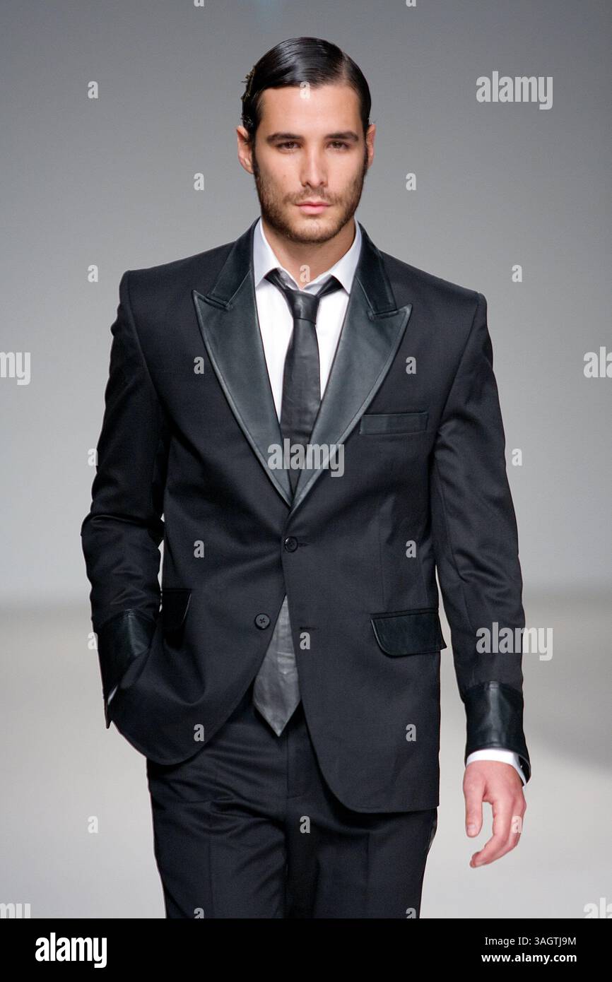 Frame stephen frame yasmin mahrous hi-res stock photography and images ...