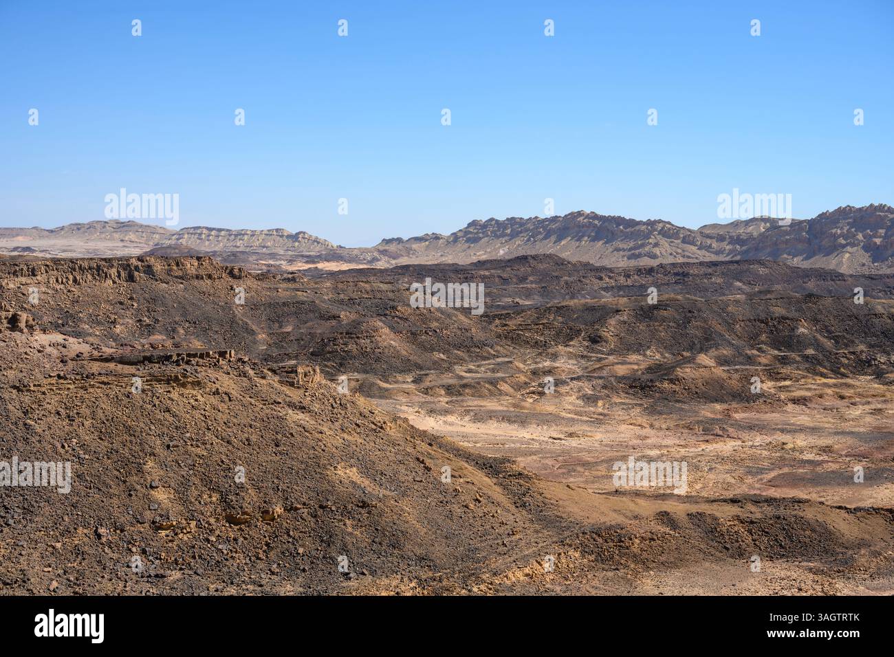 Harut Hill Lookout along the Ramon Colors Route, in Makhtesh Ramon ...
