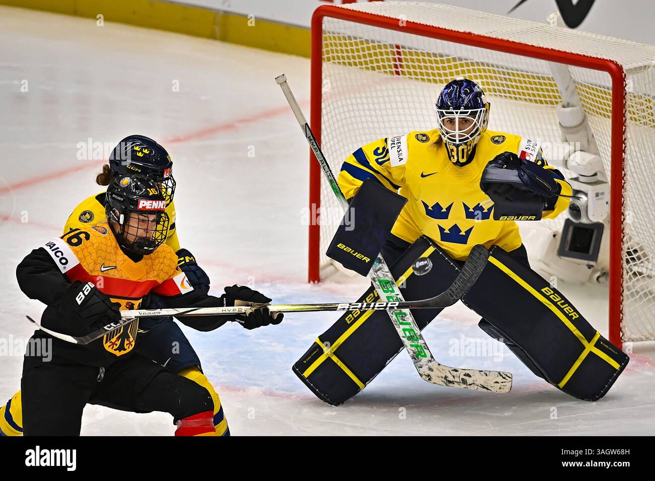 Budweis, Czech Republic. 09th Apr, 2025. L-R Jule Schiefer (GER) and ...