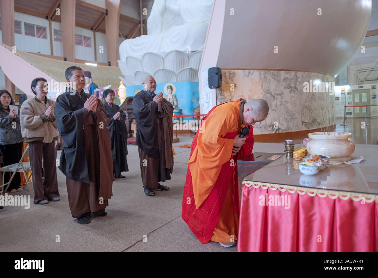 Monk and nun hi-res stock photography and images - Alamy