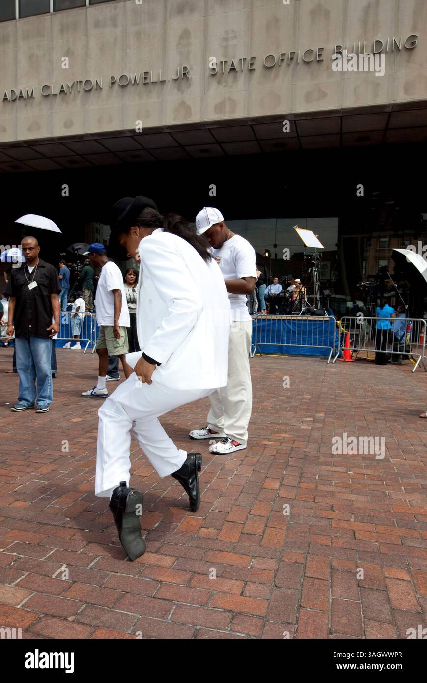 Jul 07, 2009 - New York, New York, USA - Ms. Moses Harper dancing like ...