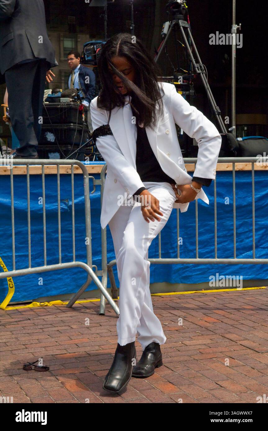 Dancing like michael jackson on hi-res stock photography and images - Alamy