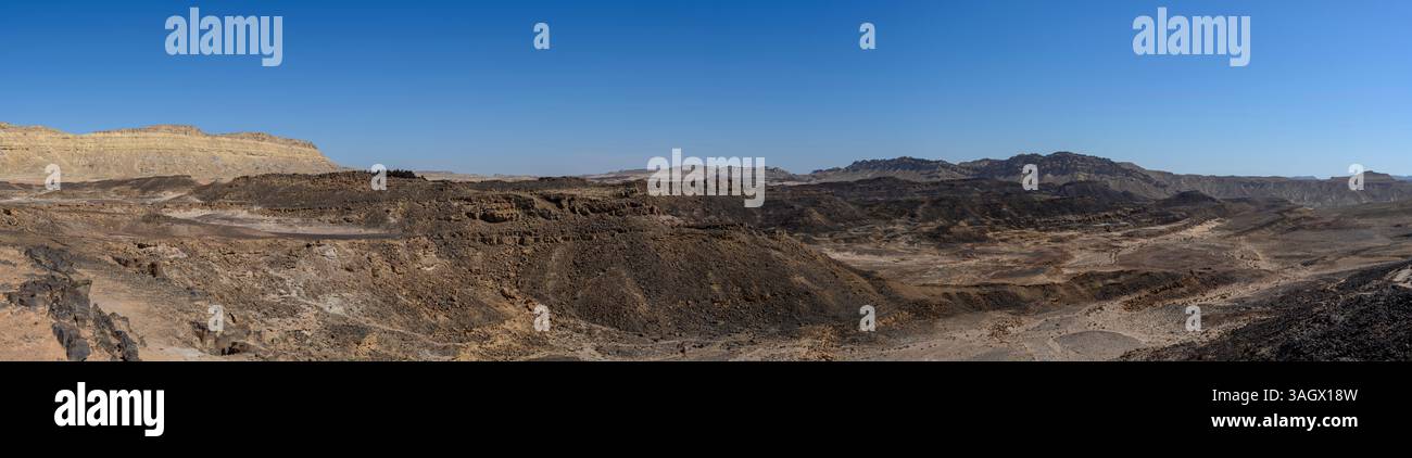 Harut Hill Lookout along the Ramon Colors Route, in Makhtesh Ramon ...
