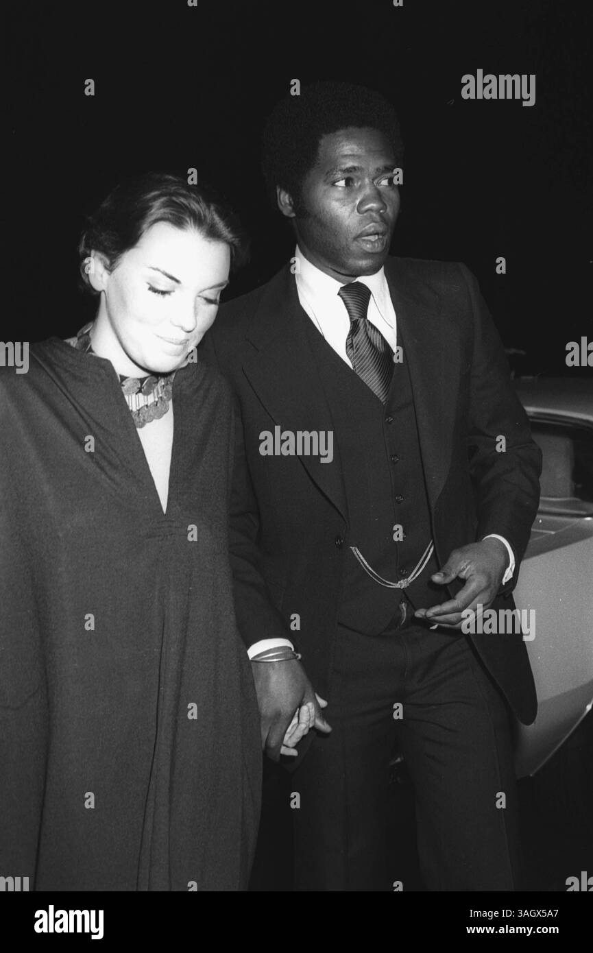 GEORG STANFORD BROWN WITH HIS WIFE TYNE DALY.PREMIERE OF '' LENNY '' IN ...