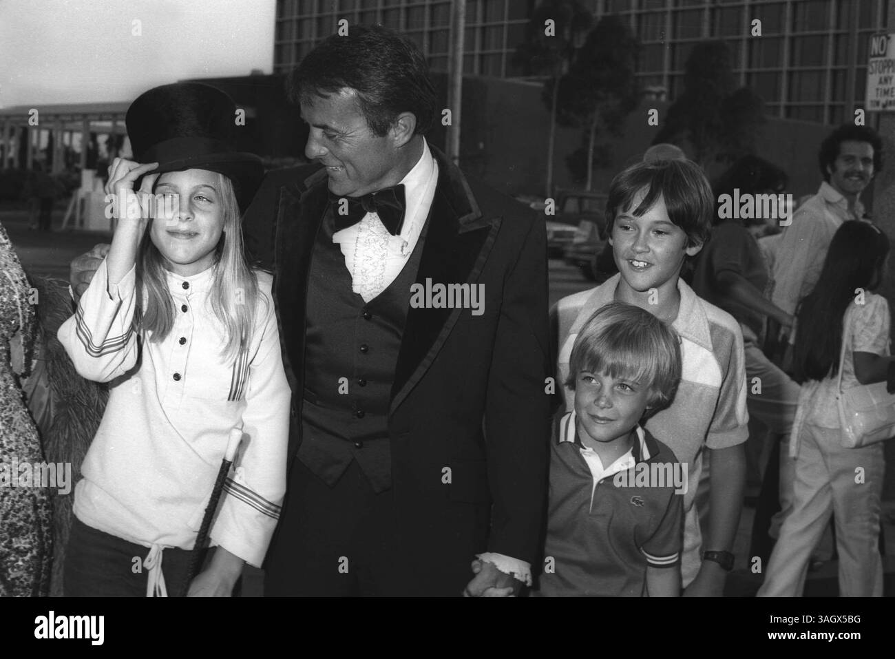 ROBERT CONRAD WITH SON , DAUGHTER AND FRIEND.RINGLING BROTHERS CIRCUS ...
